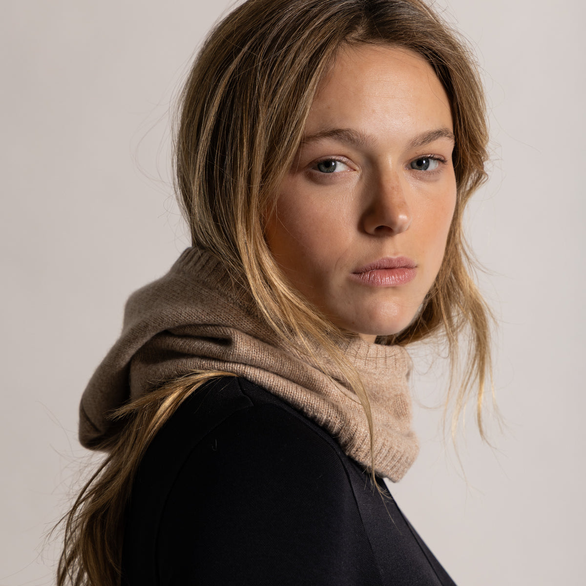 BEIGE HOOD – Koon Cachemire